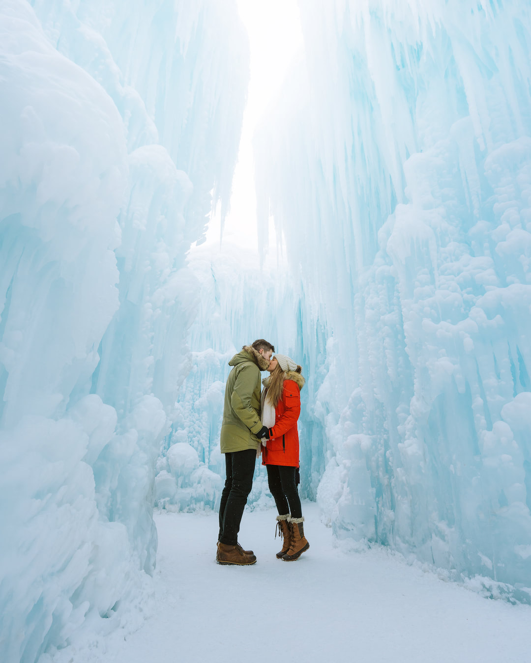 How to Take Stunning Travel Photos as a Couple - Renee Roaming