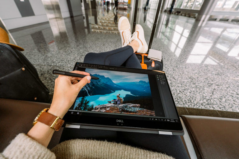 My Photo Editing Set-up When Home VS Traveling - Renee Roaming