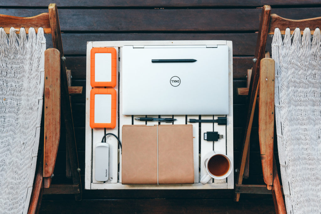 My Photo Editing Set-up When Home VS Traveling - Renee Roaming