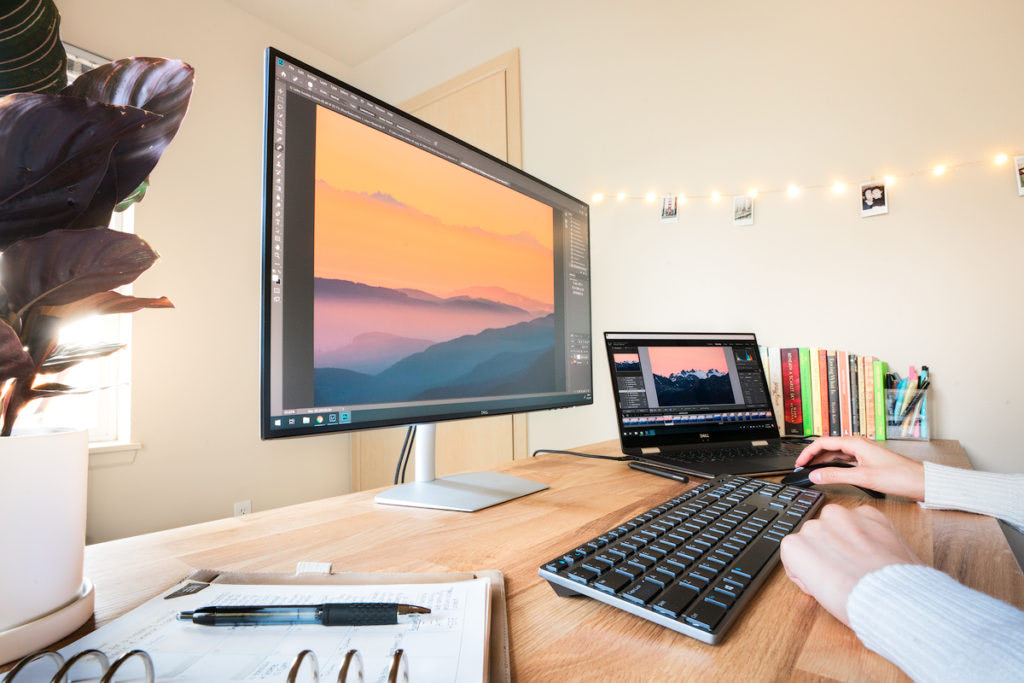 My Photo Editing Set-up When Home VS Traveling - Renee Roaming