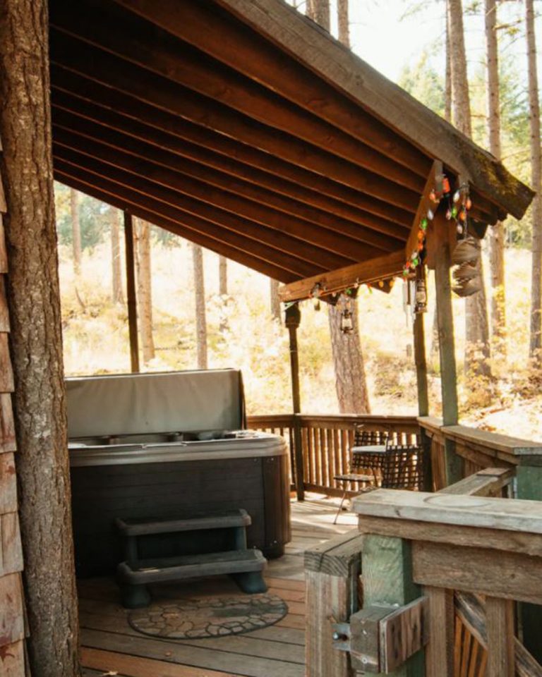31 Best Pacific Northwest Treehouse Rentals - Renee Roaming