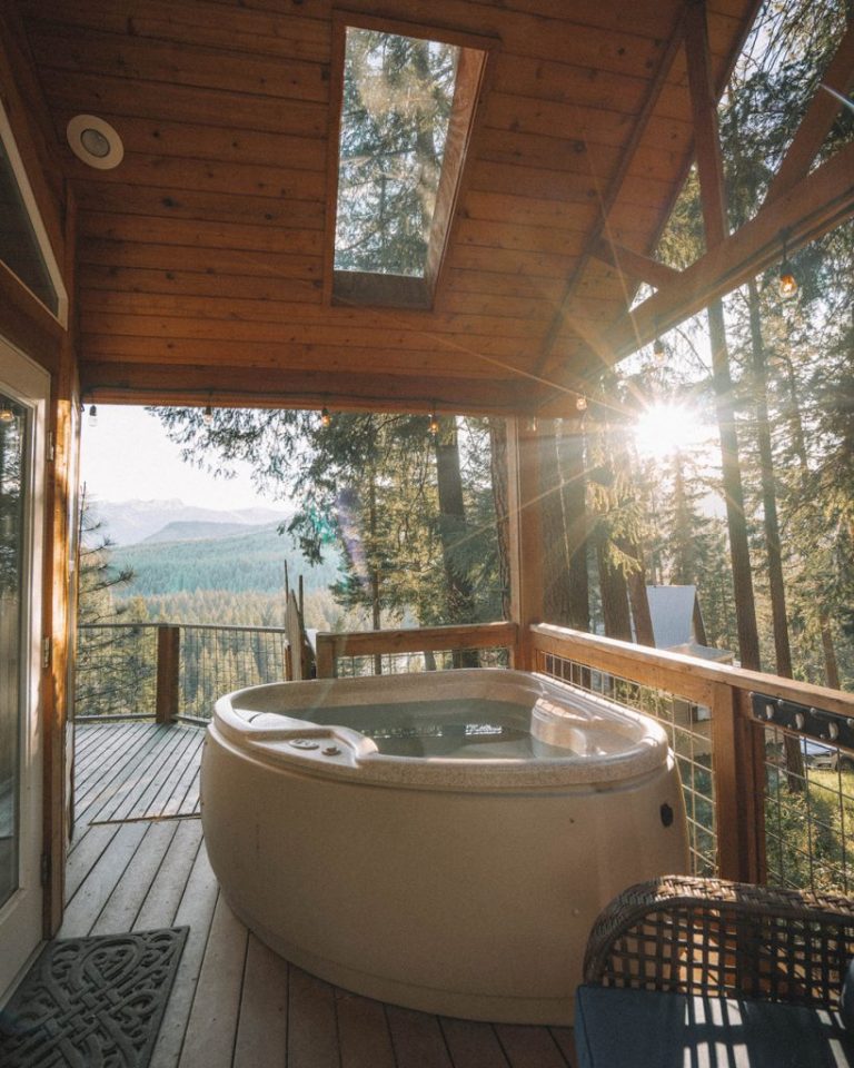 31 Best Pacific Northwest Treehouse Rentals - Renee Roaming